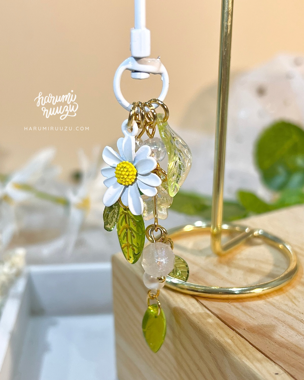 Extra Leafy Daisy Keychain – Harumiruuzu